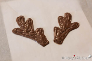 Easy Chocolate Reindeer - Roxy's Kitchen