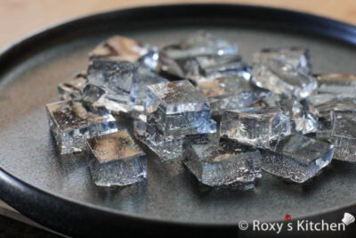 How to Make Fake Ice Cubes to Use Them as Cake Toppers - Roxy's Kitchen