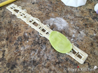 How to Make a Toy Box Cake - Roxy's Kitchen