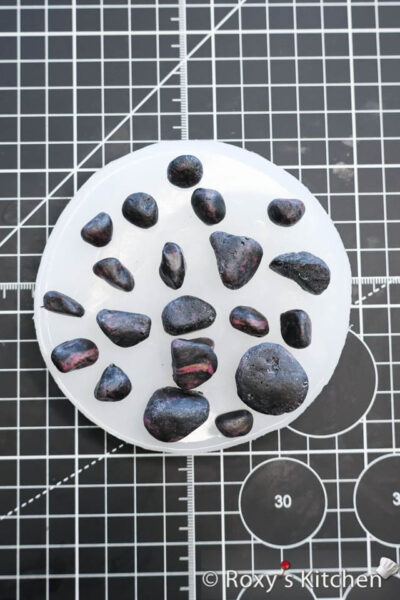 How to Make Realistic-Looking Rocks or Pebbles for Cakes - Roxy's Kitchen